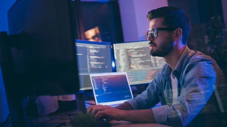 Desarrollador de software: qué es, qué hace y cómo formarte | UNIR FP