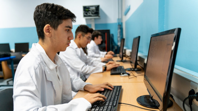 Prácticas de FP: qué son, cómo funcionan y dónde se hacen | UNIR FP